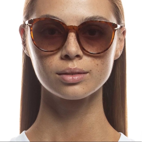 Le Specs | Accessories | Nwt Le Specs Circinus Claw Tort | Poshmark